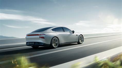 تصميم رفيق فرّاج الرائع، شاهد العرض الضوئي لسيارة اكس بينج P7 Arabs Auto