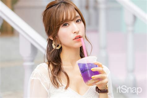 かごバッグ×透け肌見せのベスト バランスで夏、最高潮な着こなしに！ 河野友美 のコーディネート｜itsnap（イットスナップ）