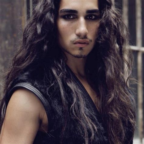 27 горячих парней с невероятно длинными и красивыми волосами