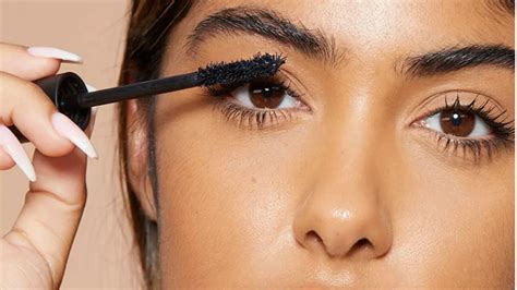 Best Volumising Mascaras For 2021 To Get Lengthy Full Lashes Mirror Online