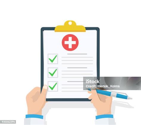 Dokter Memegang Clipboard Dan Membuat Catatan Di Atasnya Laporan Medis