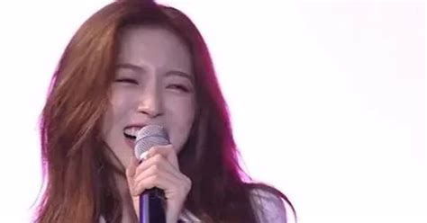 다리 꼬는 오마이걸 아린