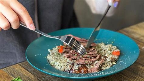 有貓就給讚！繽紛水果碗早午餐，邊吃飯還能邊摸貓！｜美食 台北郵報 The Taipei Post