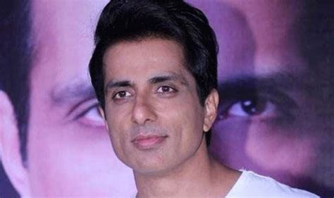Sonu Sood Arranges Over 520 Remdesivir Oxygen Cylinders 422 Beds