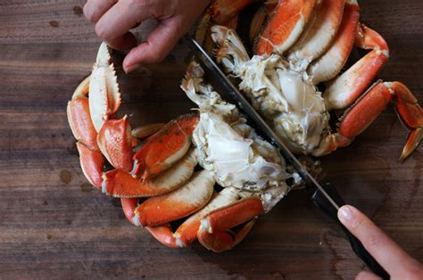 How To Clean And Break Down Crabs Honestlyyum