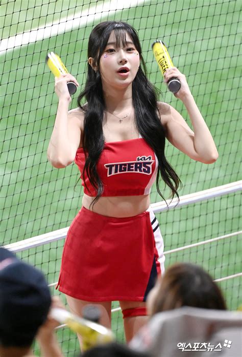 연재 엑스포츠뉴스 `엑`s Hd포토` 이주은 치어리더 `열정적인 응원` 엑`s Hd포토 Zum 뉴스