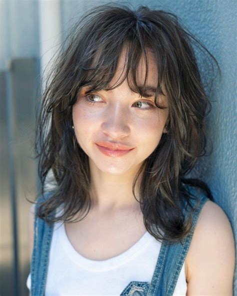 ミディアム×レイヤーの髪型｜ヘアアレンジや巻き方をわかりやすく紹介 Lamire ラミレ ヘアスタイル ヘアスタイリング ヘアカット