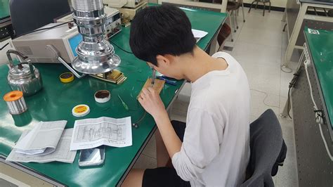 구미전자공고 기자단 구미전자공고의 국가기술 자격증은 구미전자마이스터고등학교는 졸업시 영마이스터 인증을 위하여 자격증 2개 취득을 목표로 하고 있습니다 보통