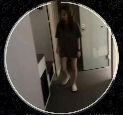 21岁女大学生献身37岁老外，视频被发到粉丝群，女生男友得知崩溃zeus比赛事情