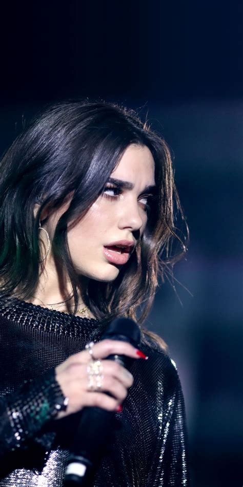 Performance Gorgeous Singer Dua Lipa Wallpaper Lipa Singer Dua