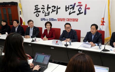 한국당 靑특감반 ‘민간인 사찰 공세야당에 특별감찰관 추천권 넘겨야 이투데이