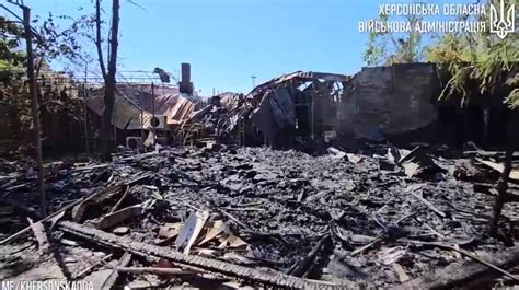 Херсон від прильотів у центрі вщент згоріло кафе Українська правда