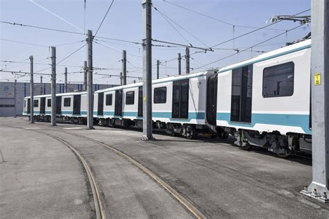 Ето ги новите станции на метрото вече с огради срещу самоубийци