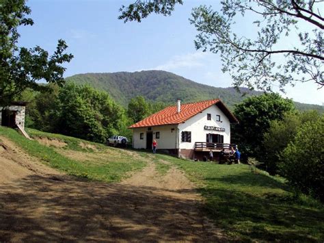 Izlet Mladeži Na Stari Grad Oštrc Planinarski Klub Ivanec
