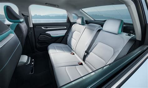 Новый Geely Emgrand 2024 теперь дороже но с автоматом