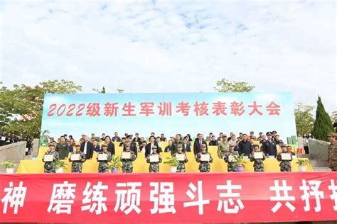 一身戎装展风采｜艺术与教育学院在2022级军训总结表彰大会上获佳绩