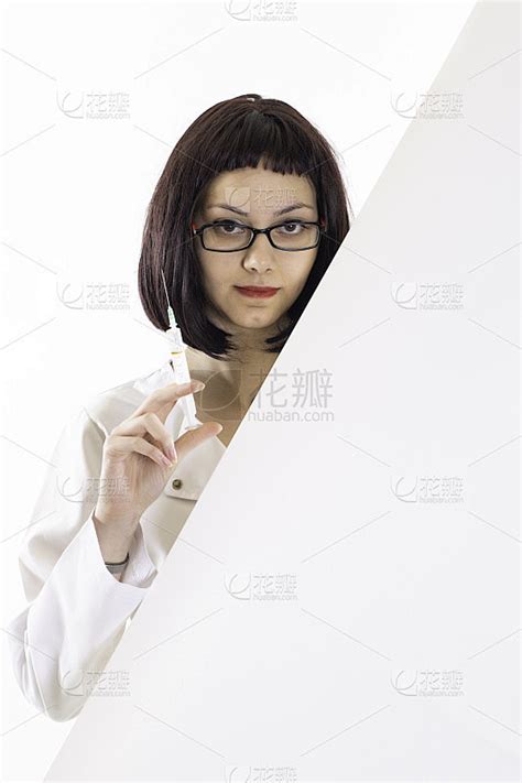 医生要给女人打针