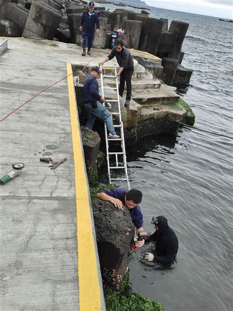 斥資2300萬基隆海興泳池完工3月 泳客竟踩到「鏽蝕鐵釘」市府急修繕