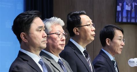 이낙연 뒤통수친 ‘원칙과상식 4인방 노원명 에세이