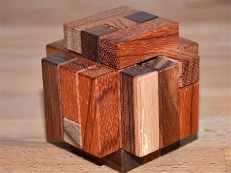 Turning Interlocking Cube Puzzle Pusher