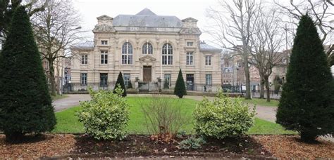 Bracquetuit Un Homme Jugé Pour Des Agressions Sexuelles Sur Sa Belle