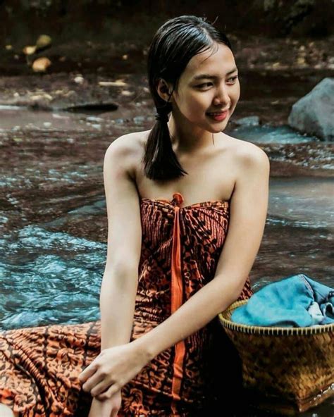 Detail Gambar Gadis Seksi Mandi Di Sungai Koleksi Nomer 38