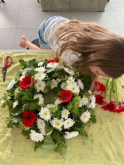 Diy Flower Wreath Kit Balshaws Florist Perth Delivery