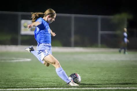 13 Year Old Soccer Prodigy Mckenna Whitham Aiming To Make Nwsl Los Angeles Times