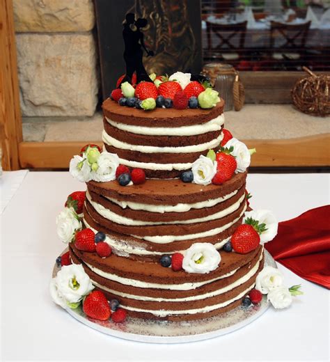 Babeczka Naked Cake goły tort weselny oraz tort bez masy cukrowej na