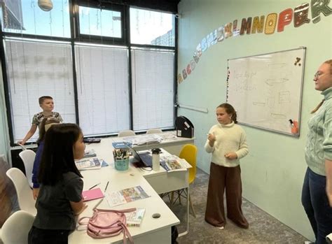 珞 В «Инглиш Лайт мы понимаем что изучение нового языка может быть непростым процессом Именно