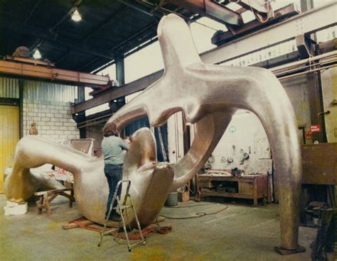 The Morris Singer Foundry Ltd Basingstoke People The Henry Moore