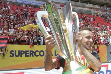 Ex Diz Ter Descoberto Traição De Rafinha Jogador Está De Saída Do