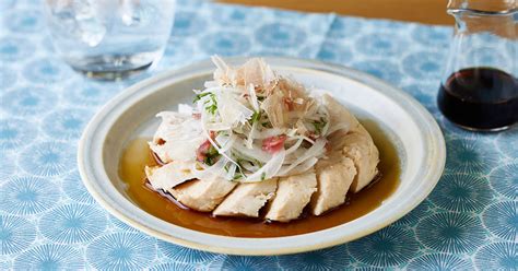めんつゆでいただく！ 「ささみの新玉ねぎ梅和えのせ」〈家飲みおつまみレシピ〉 イエノミスタイル 家飲みを楽しむ人の情報サイト