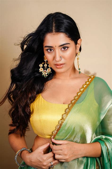 Rashi Singh Sizzling Navel Stills In Saree South Indian Actress