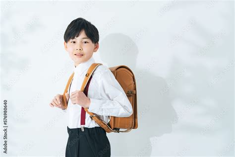 ランドセルを背負った男の子 Stock 写真 Adobe Stock
