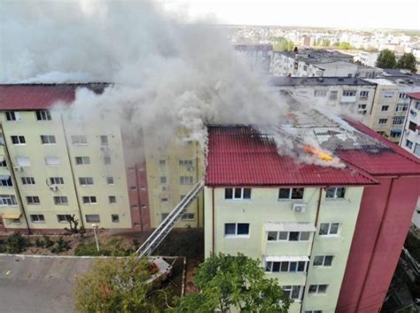16 apartamente au fost distruse de flăcări în incendiul din Năvodari
