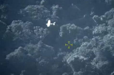 Vídeo Caça Da Fab Intercepta Com Tiros Avião Suspeito E Piloto Foge