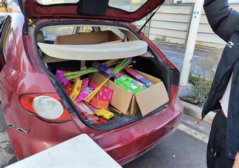 广州铁拳查处烟花爆竹，一天打掉非法储存窝点50个