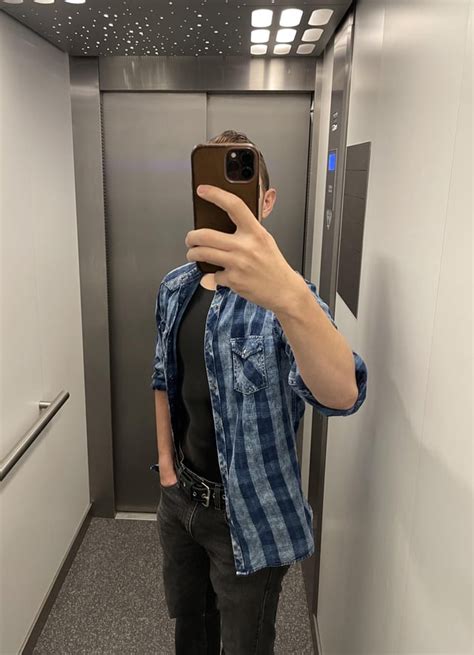 The Elevator Mirror Just Asked For A Selfie Rlatexunderclothes