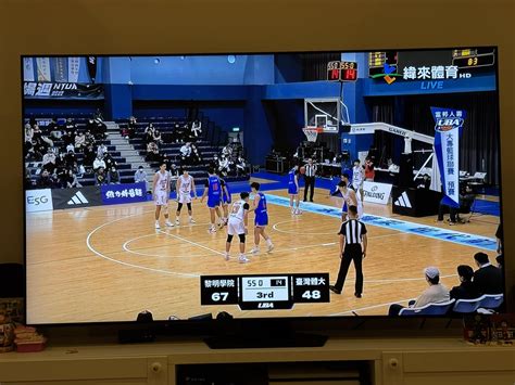 感冒待在家看籃球賽事有感。 台灣學生籃球喜歡學nba，大量濫投三分球，偏偏命中率低得可憐，uba第三節打完練50分都不到，基本動作也不紮實