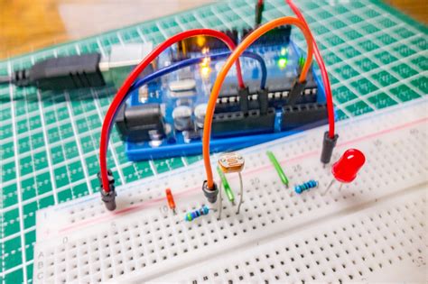 Arduino入門編⑫光センサー Cdsセル をアナログ入力ポートで読み取り制御に使ってみる ぶらりweb走り書き