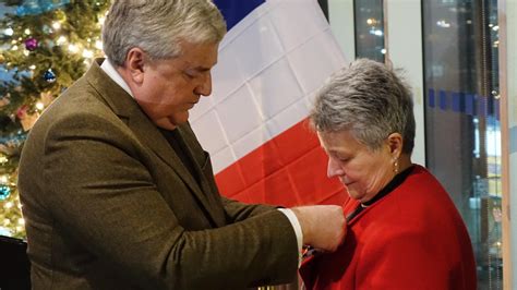 Françoise Enguehard Récompensée Pour Son Engagement Envers La