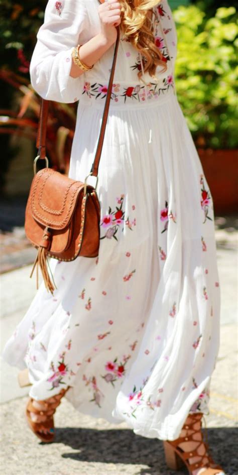 Літні сукні з вишивкою 30 фото Ідеї декору