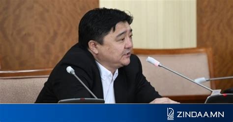 Г Ганболд Нууцын зэрэглэлтэй гэрээ баримттай танилцаж байгаа