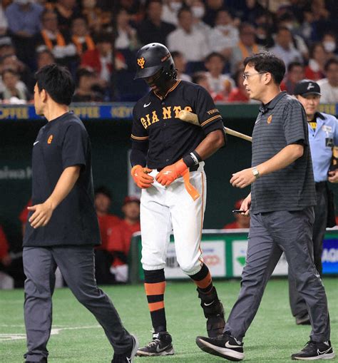 13日広島戦の5回、左手首を痛めたブリンソン ― スポニチ Sponichi Annex 野球