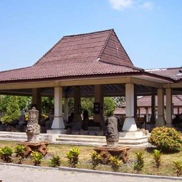 Go For A Walk Situs Trowulan Dan Museum Purbakala Trowulan Jawa Timur