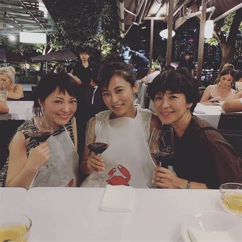 小島瑠璃子さんのインスタグラム写真 小島瑠璃子instagram「🇸🇬 撮影無事終わりました 🏻 全部終わったら絶対に 食べたいとお