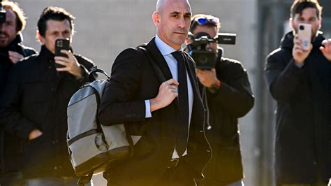 Luis Rubiales Spanischer Ex Verbandschef Muss 10800 Euro Strafe Für