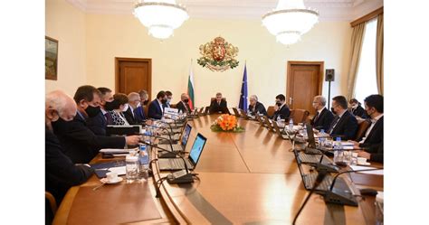 Близо 30 000 ученици отиват на безплатна почивка Видео