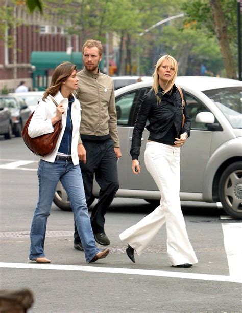 Gwyneth Paltrow And Chris Martin Kiss